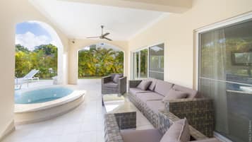 Villa, 4 quartos | Terraço/pátio interior