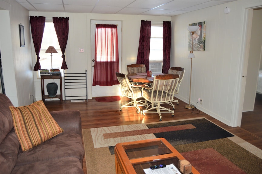 Sanctuary Woodland Guest House, Located Next To The Conservation Area! - Illinois