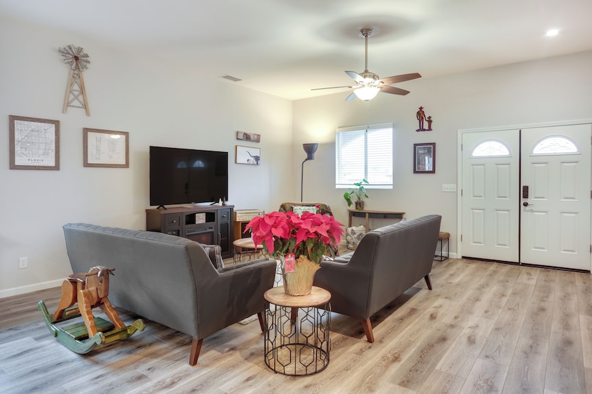 Stunning Clovis Home ~ 1 Mile To Old Town! - Clovis, CA