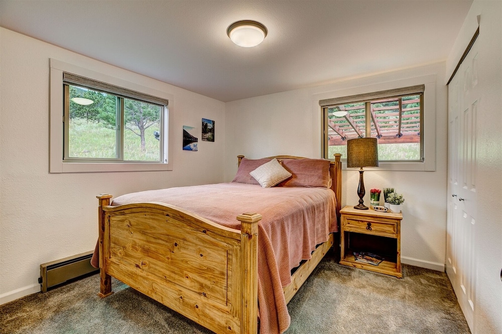 Marys Lake Condo Cozy And Private; Pets Are Welcome - エステス・パーク, CO