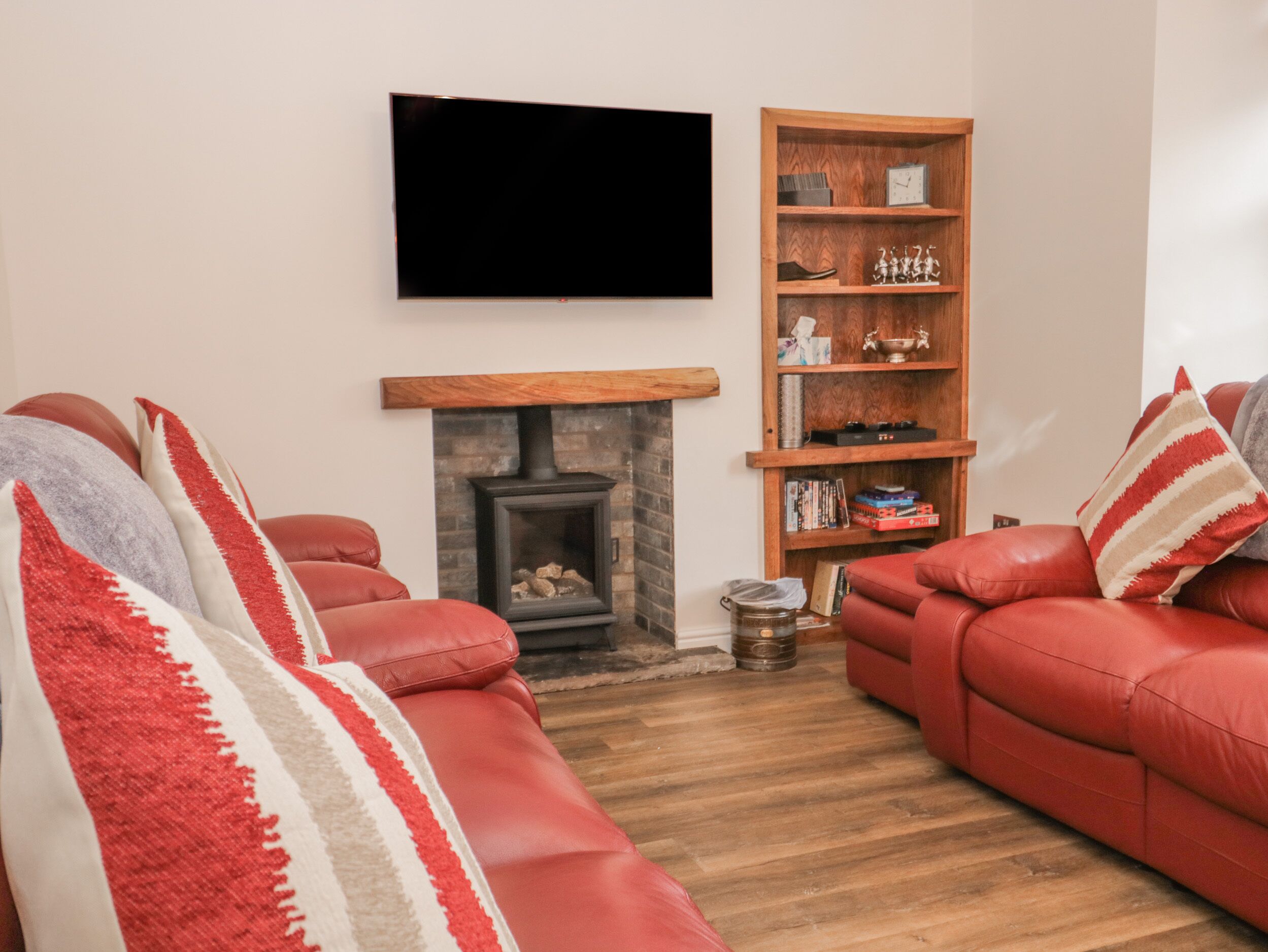 Oak Cottage, Pet Friendly, Character Holiday Cottage In Windermere - Bowness-on-Windermere