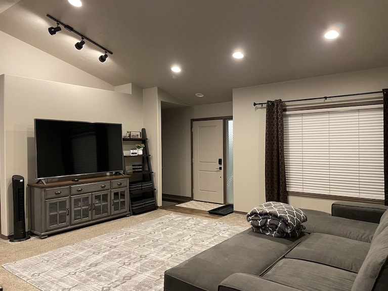 Cozy 4king Bed+3bath Near Downtown&airport Open Concept Scenic Backyard View - Palisades State Park, Garretson