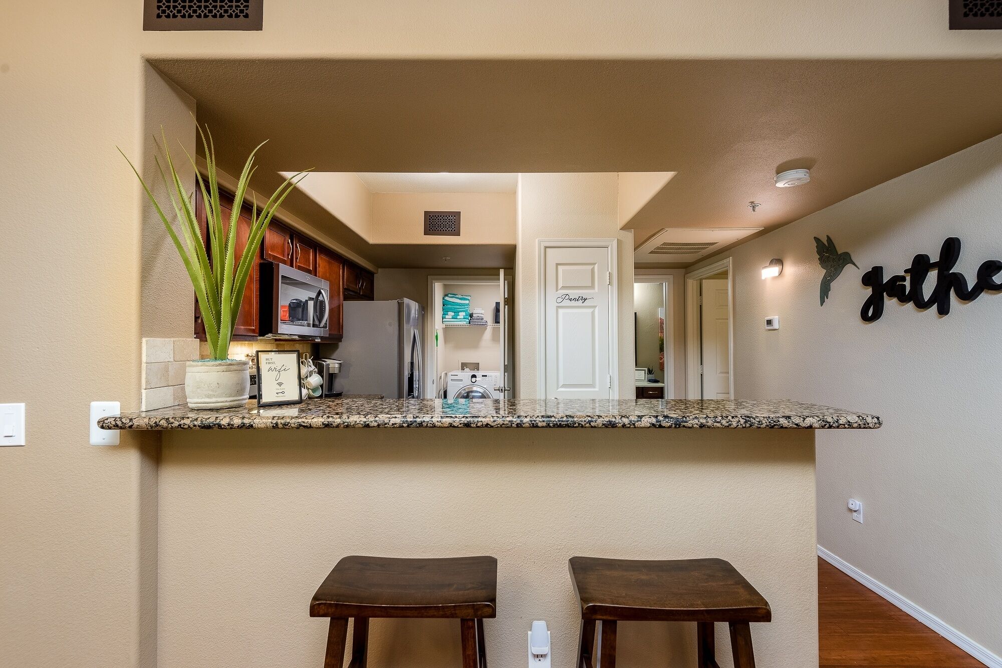 Apartamento em Condomínio Fechado, 2 quartos | Cozinha privada | Uma cafeteira/bule, um frigorífico, um forno, uma torradeira 