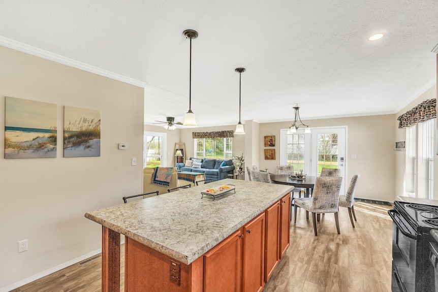 Hidden Lake Front New Build Private Beach Fast Wifi - Howell, MI