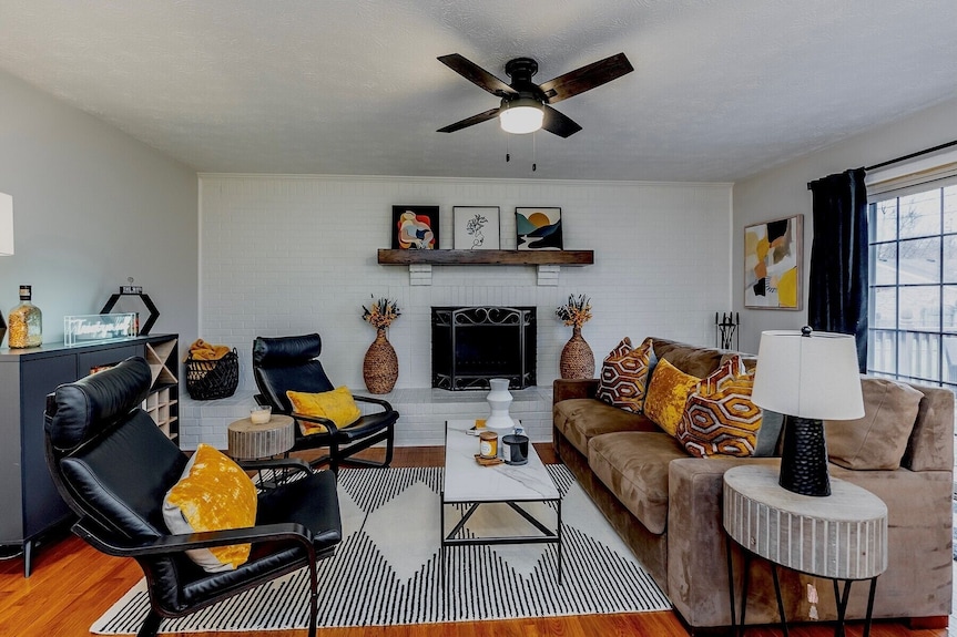 ⭐️Stylish & Cozy Ranch⭐️ Patio, Fenced Back Yard, Fire Pit-all The Essentials! - Lexington, KY