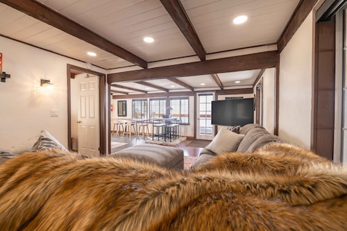 A-frame In The Sky Imagine Majestic, 100 Mile Views To The Ocean & Catalina! - Running Springs, CA