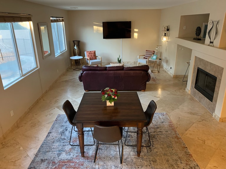 Spacious/quiet 3800" Home On Cul-de-sac Near Shopping/t-mobile/allegiant Stadium - North Las Vegas, NV