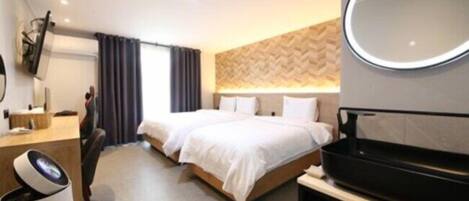 Quarto Twin Deluxe, várias camas, não fumadores, varanda | Roupa de alta qualidade, camas de colchão viscoelástico