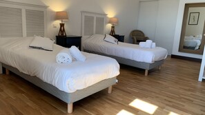 Apartamento, 2 quartos | Quartos à prova de som, ferros/tábuas de passar roupa, berços grátis