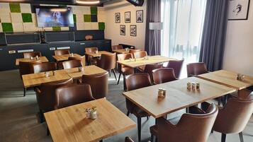 Pequeno-almoço tipo buffet diário (19.90 EUR por pessoa)