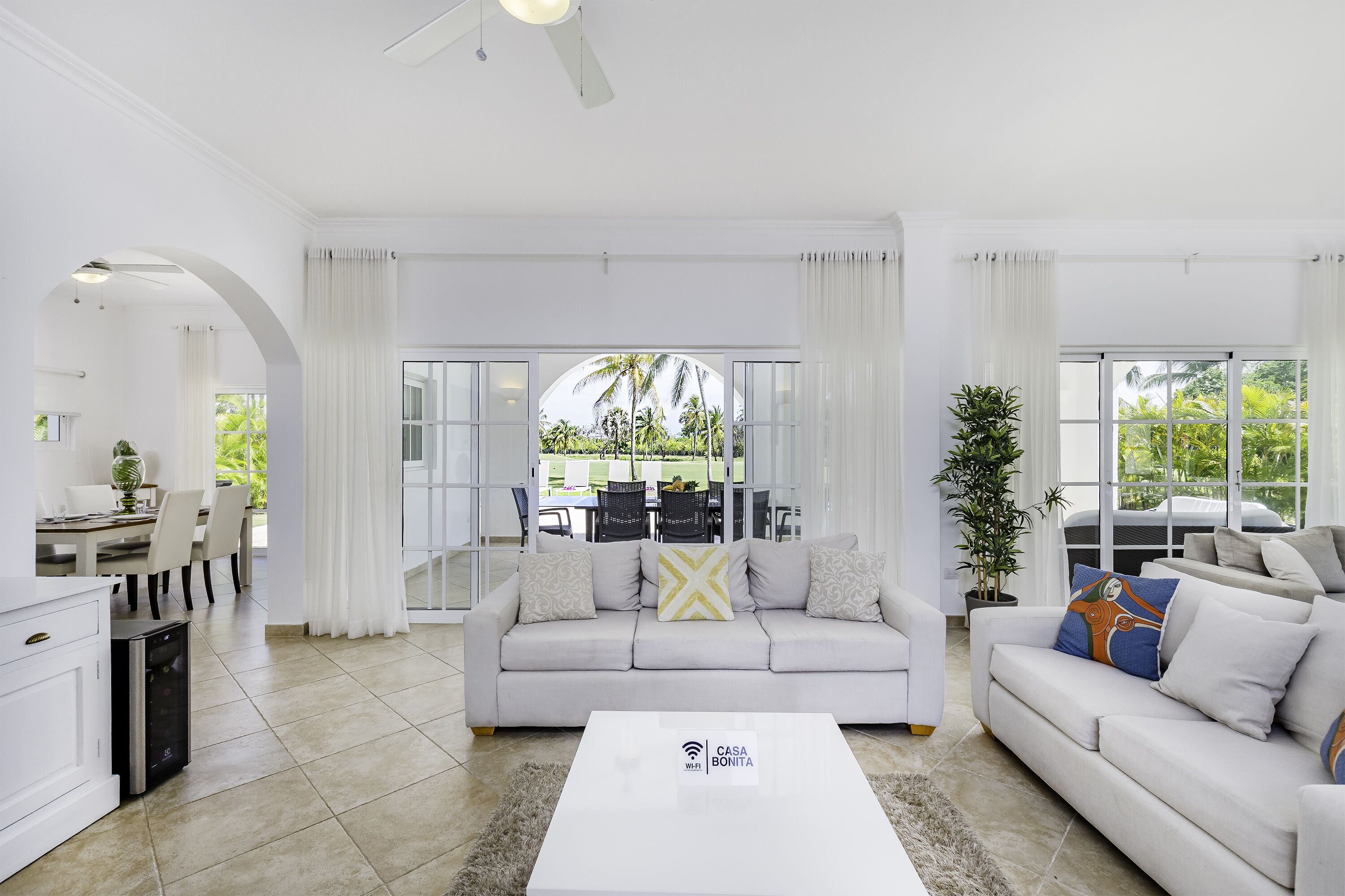 Vila elite | Área de estar | TV de tela plana 42 polegadas com canais a cabo, TV