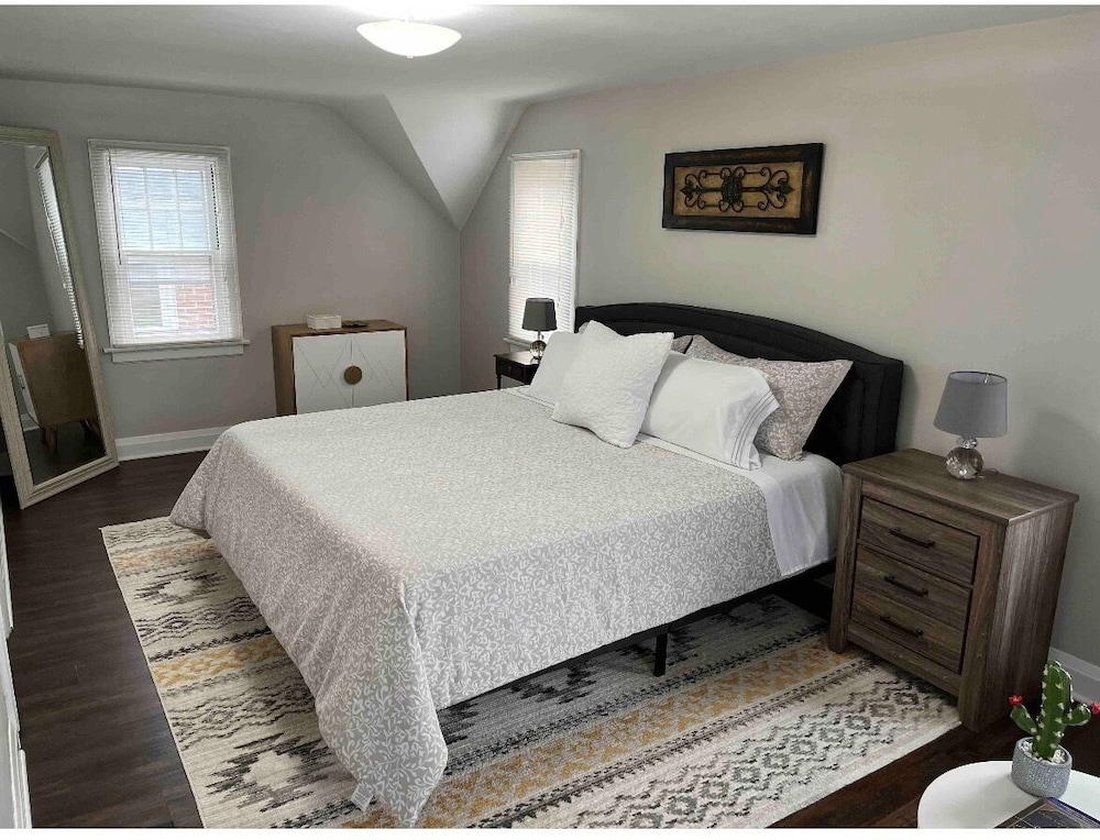 ✽ Charming Cottage ✽ Close To College/town/station - Elmhurst, IL