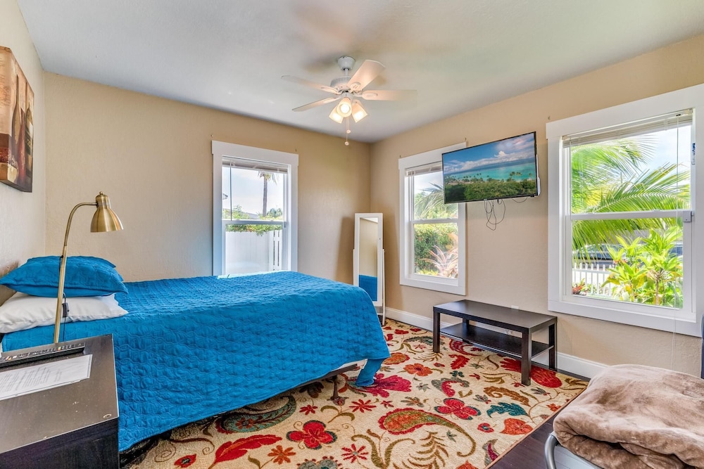 Peaceful 2/1 King Home Near Downtown West Palm Bch & Lake Worth Beach. - West Palm Beach, FL