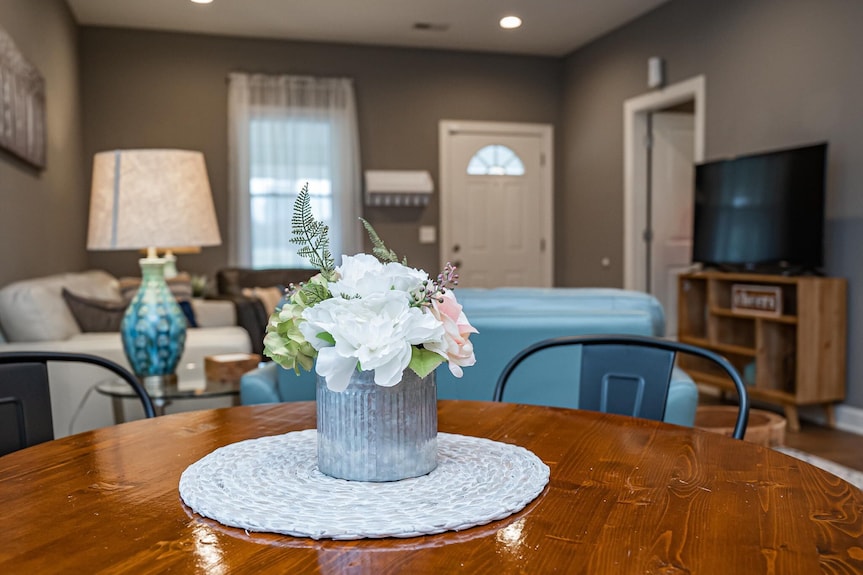 Cheerful Pet-friendly Bungalow 1 Block From Downtown Laurens - South Carolina