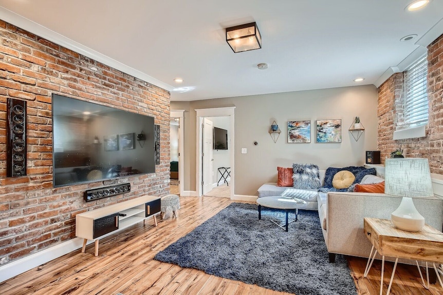 High End & Walkable Congress Park Guest Suite, Steps From Stores & Restaurants! - Denver, CO