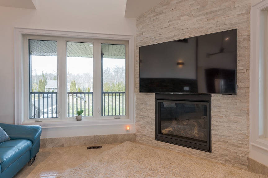 Discover Tranquility: Luxurious 7-bedroom Lakeside Resort Home In Kawartha - Ontario