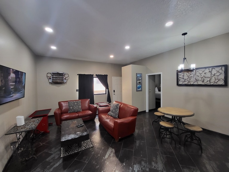 "Steampunk" 2bedroom With Hottub - Albuquerque, NM