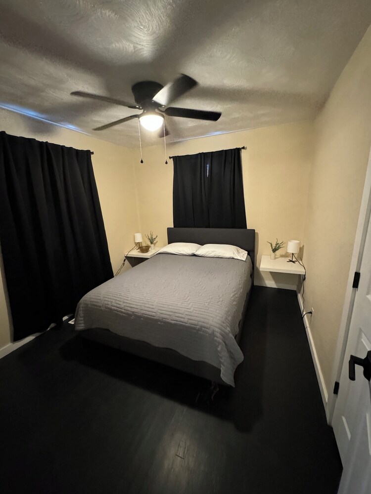 Minimalistic Modern Pet Friendly Home In Sgf, Mo - Strafford, MO