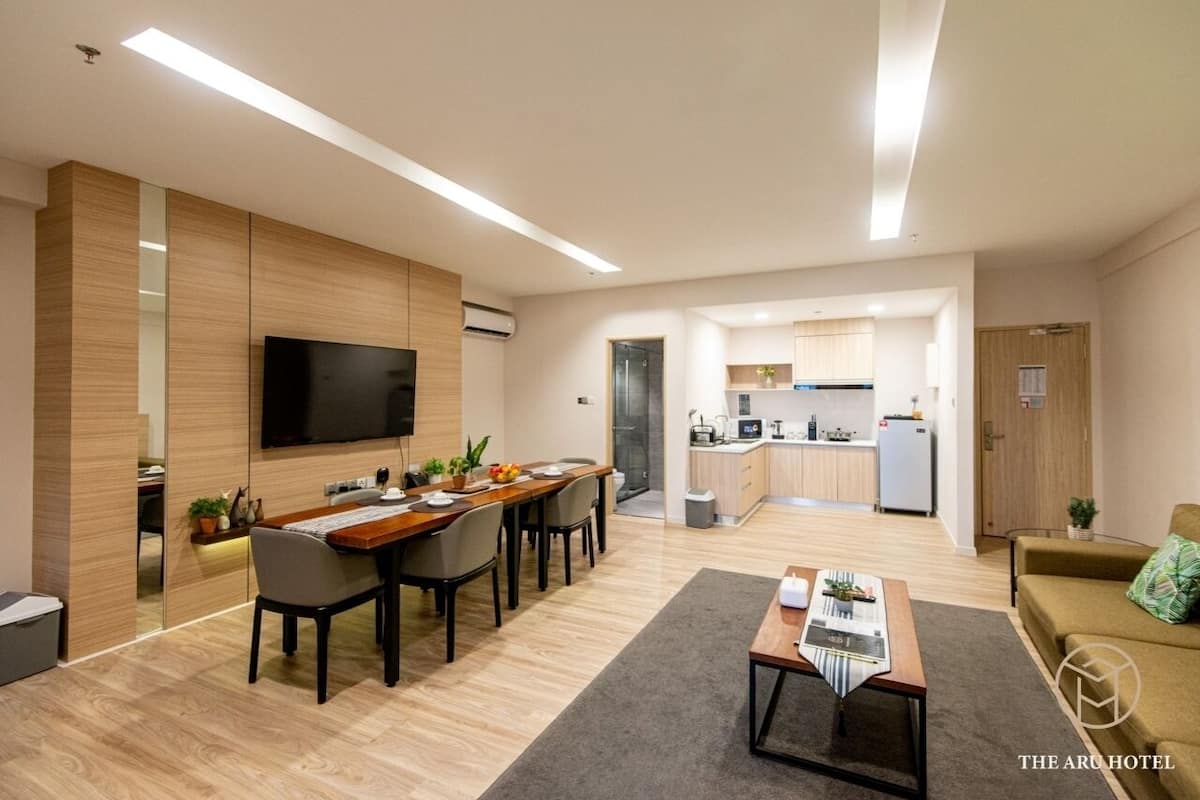 Suíte executiva | 2 quartos, frigobar, escrivaninha, espaço de trabalho para notebook