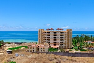 Na praia, praia de areia branca 