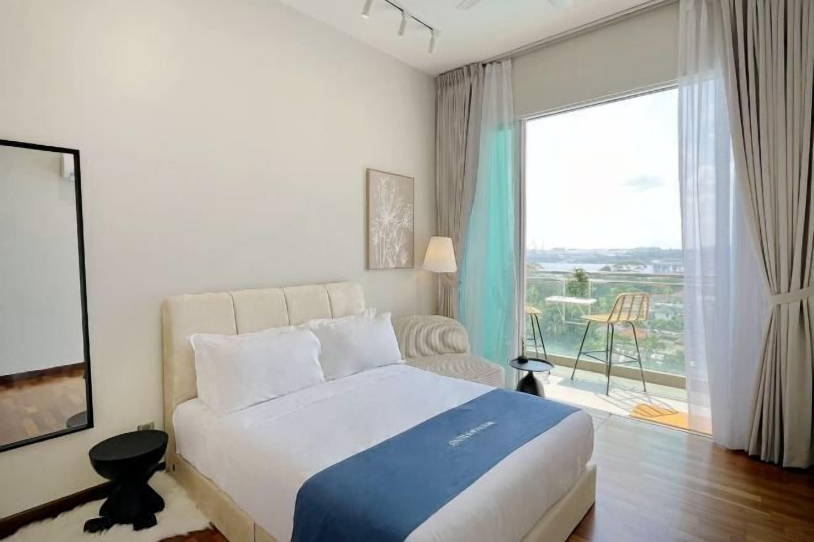 Com decoração personalizada, com mobília individualizada, secretária 