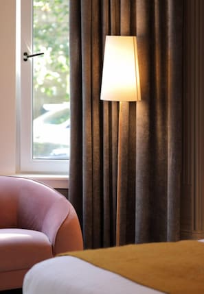 Quarto Superior | Com decoração personalizada, com mobília individualizada, secretária 