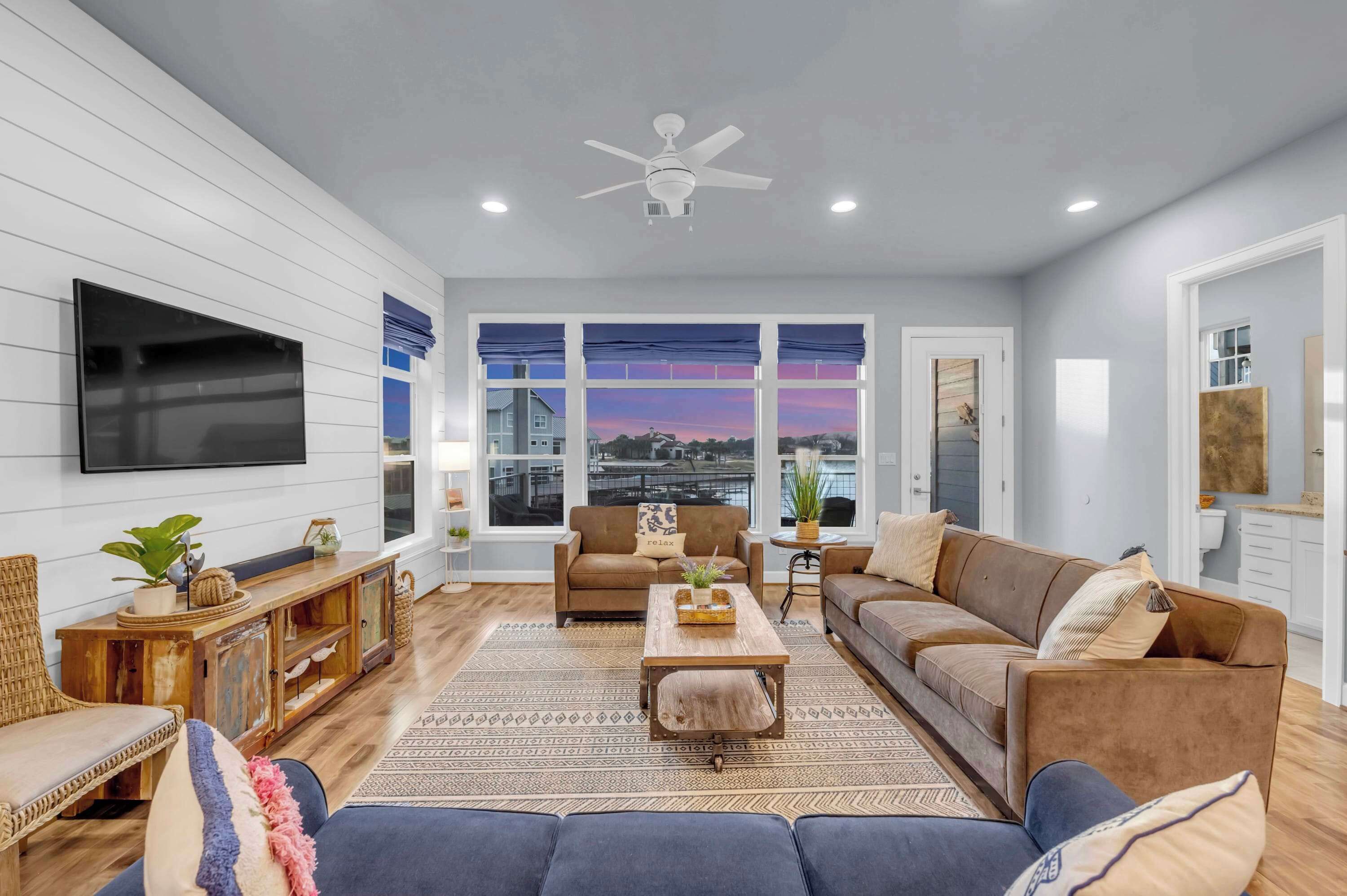 Harbor House Lakefront Luxury W Boat Slip, Pool - Kingsland, TX