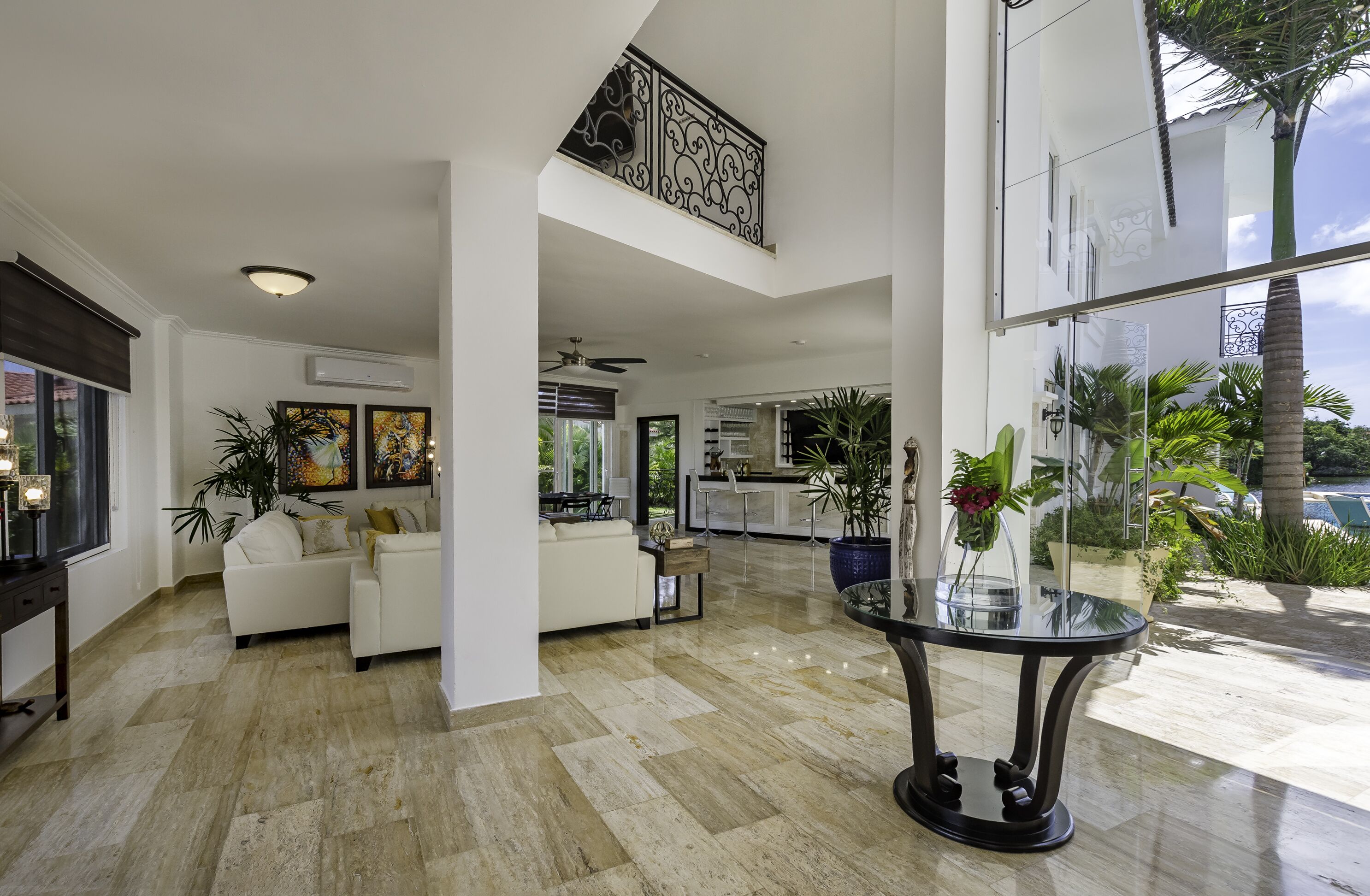 Vila luxo | Área de estar | TV de tela plana 32 polegadas com canais a cabo, TV