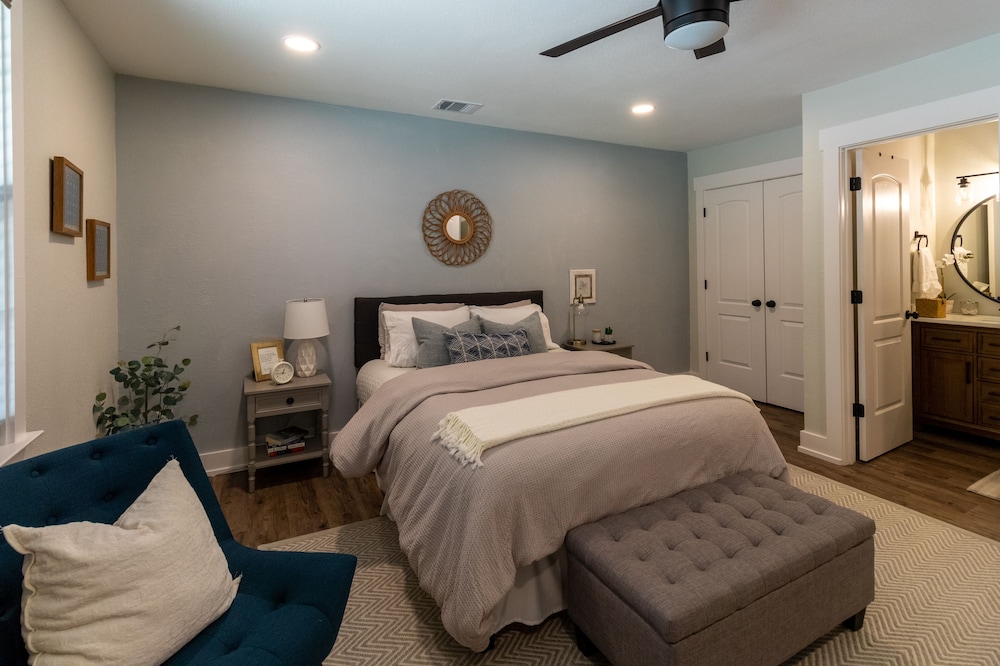 Beautiful 4/3 Waterfront Home With 2 Master Suites - Tool, TX