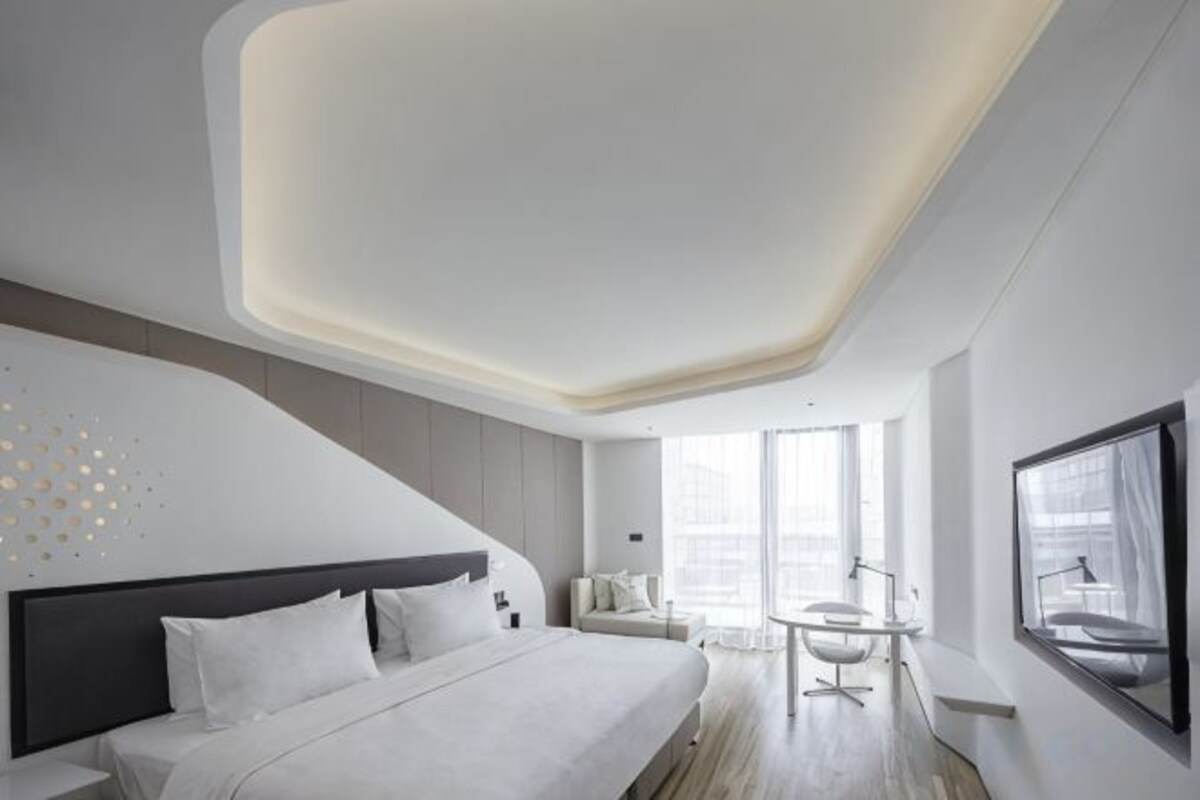 Hollywood Deluxe Terrace Room