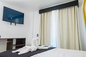 Suíte, sacada | Ferros/tábuas de passar roupa, Wi-Fi de cortesia, roupa de cama