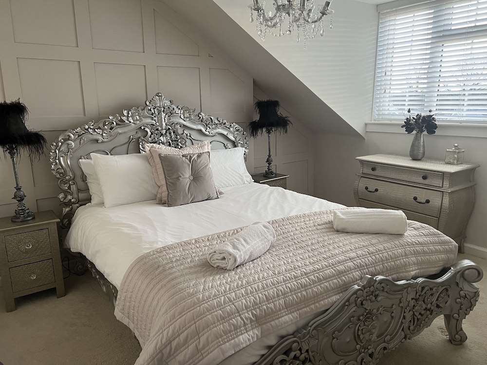Lovely Home With Garden Located Centrally In Kelso, Scottish Borders - Kelso