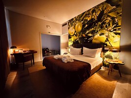 Quarto Duplo Deluxe | Minibar, cofre no quarto, secretária 