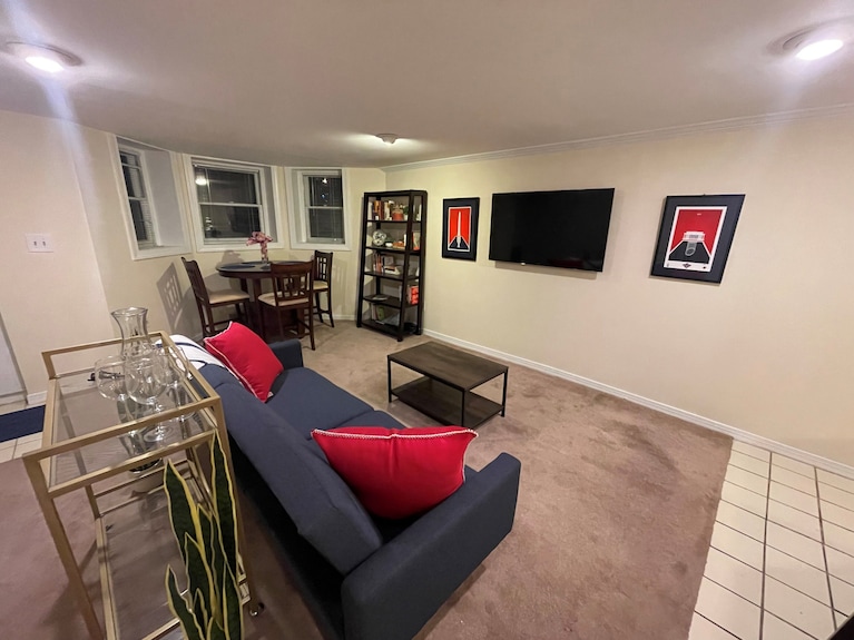 Charming Eastern Market Garden View Apartment - Washington, D.C.