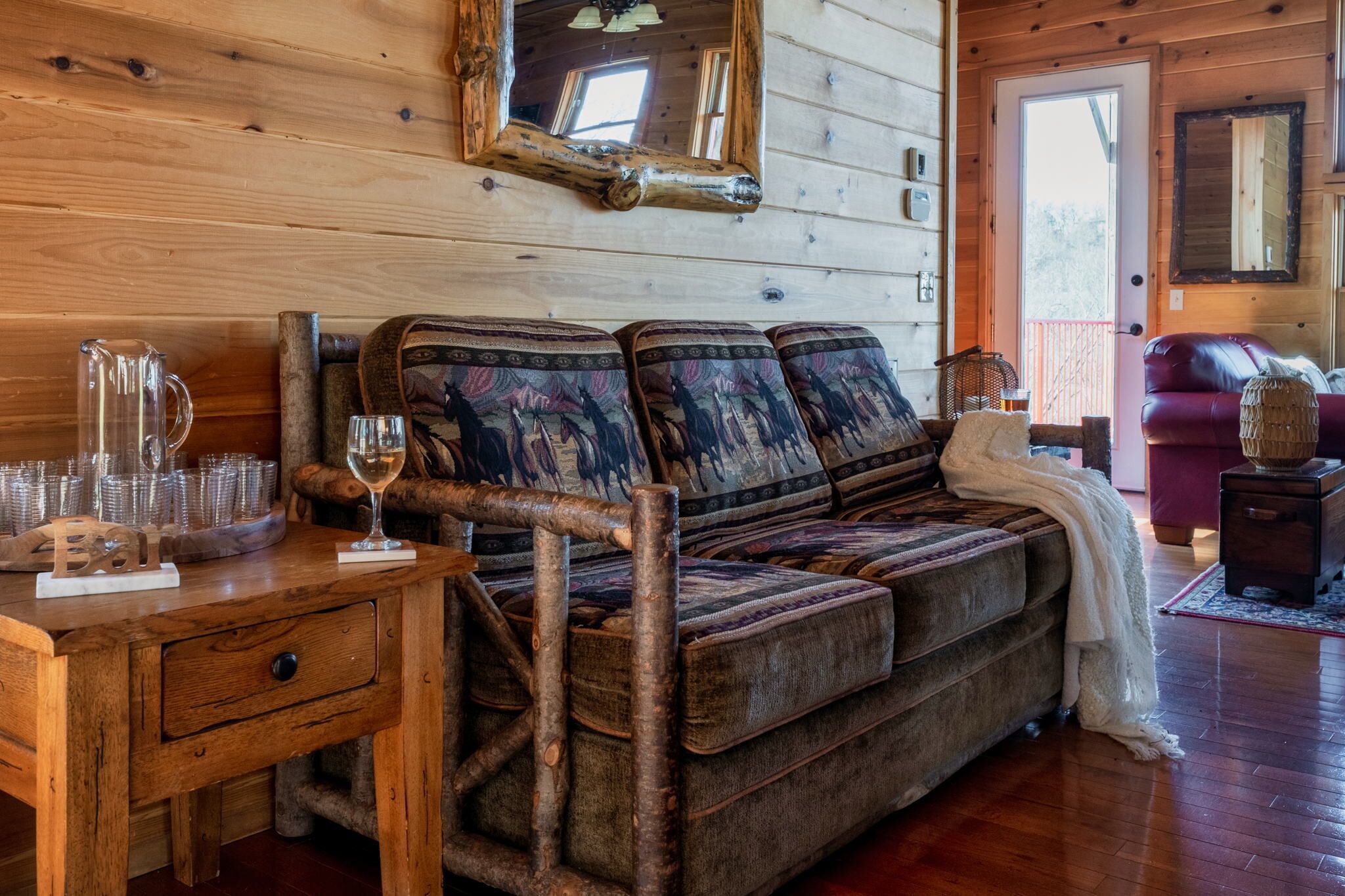 Beautiful Views! W/ Flat Parking, Hottub, Pooltable, 5 Minutes To Downtown! - Gatlinburg, TN