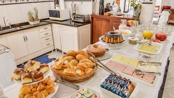 Pequeno-almoço tipo buffet diário incluído