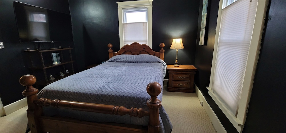 Morgan Manor - Your Home Away From Home! - Illinois