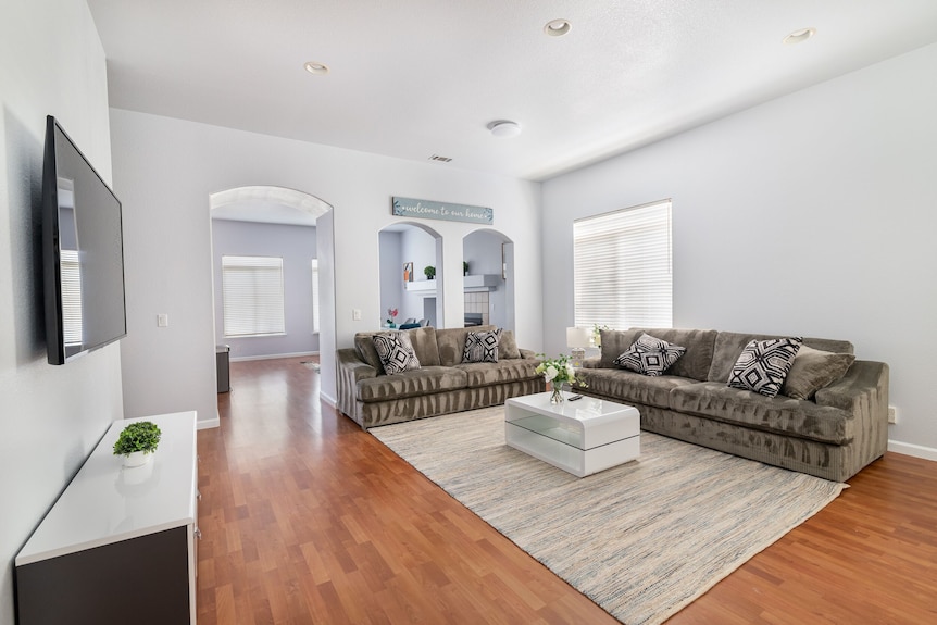 Spacious House In Lincoln (Everything Is New!) - 로즈빌