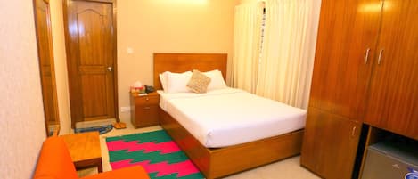 Quarto luxo, 1 cama de casal | Frigobar, individualmente decorados, individualmente mobiliados