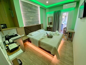 Quarto casal luxo | Banheiro | Chuveiro, ducha de hidromassagem, produtos de toalete grátis 