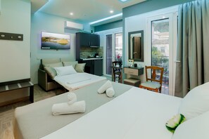 Quarto casal luxo, 1 cama King, vista para a cidade | Cofres nos quartos, individualmente decorados