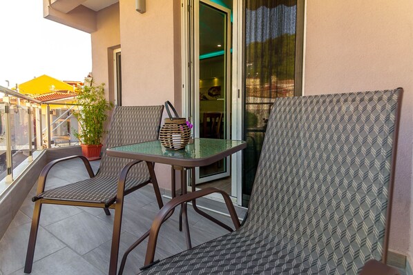 Quarto casal luxo, 1 cama King, vista para a cidade | Terraço/pátio