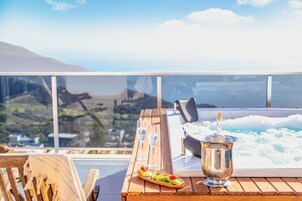 Jakuzili Teras Deluxe Suite 1+0 | Banheira de hidromassagem