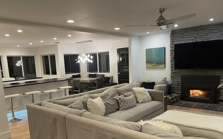 Stay In Your Own, Private Resort. 4 Br With Heated Pool, Hot Tub And Lake Views! -