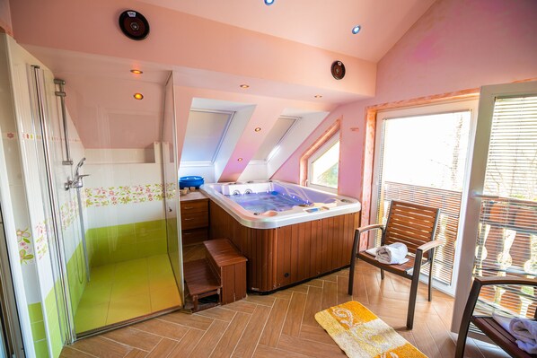 Banheira de hidromassagem particular