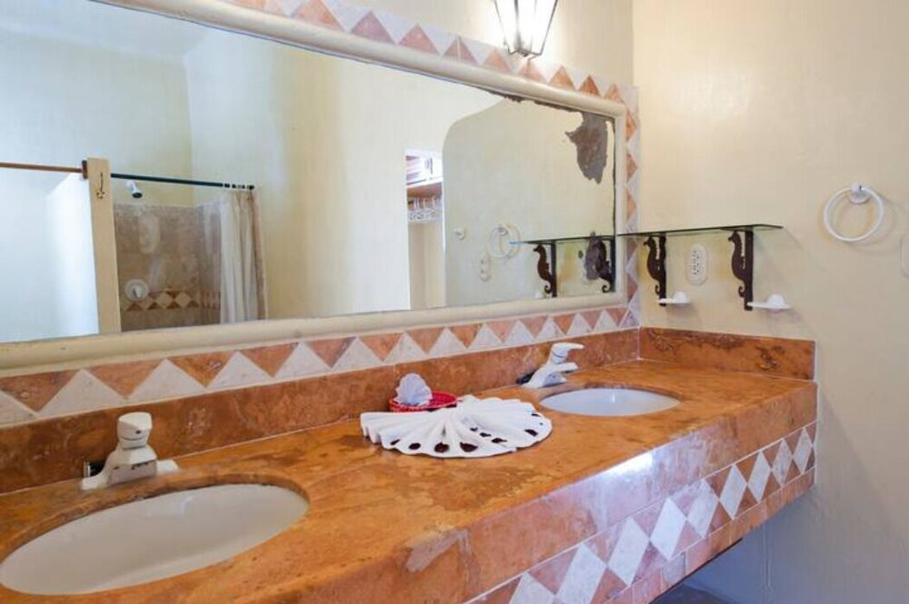 Beach Villa With Private Rooftop & Ocean View.. - Playa del Carmen