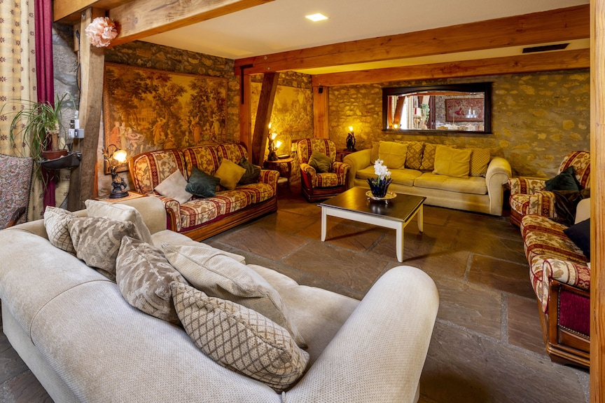 Authentique Grange, 100 Ans. 2 Piscines. 1 Extreieur, 1 Interieur, Chauffee - Auvergne