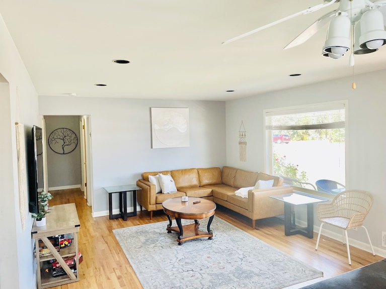 Spacious Home Central To Dt Denver And Boulder W/ 2 Kitchens And Yard - Broomfield, CO