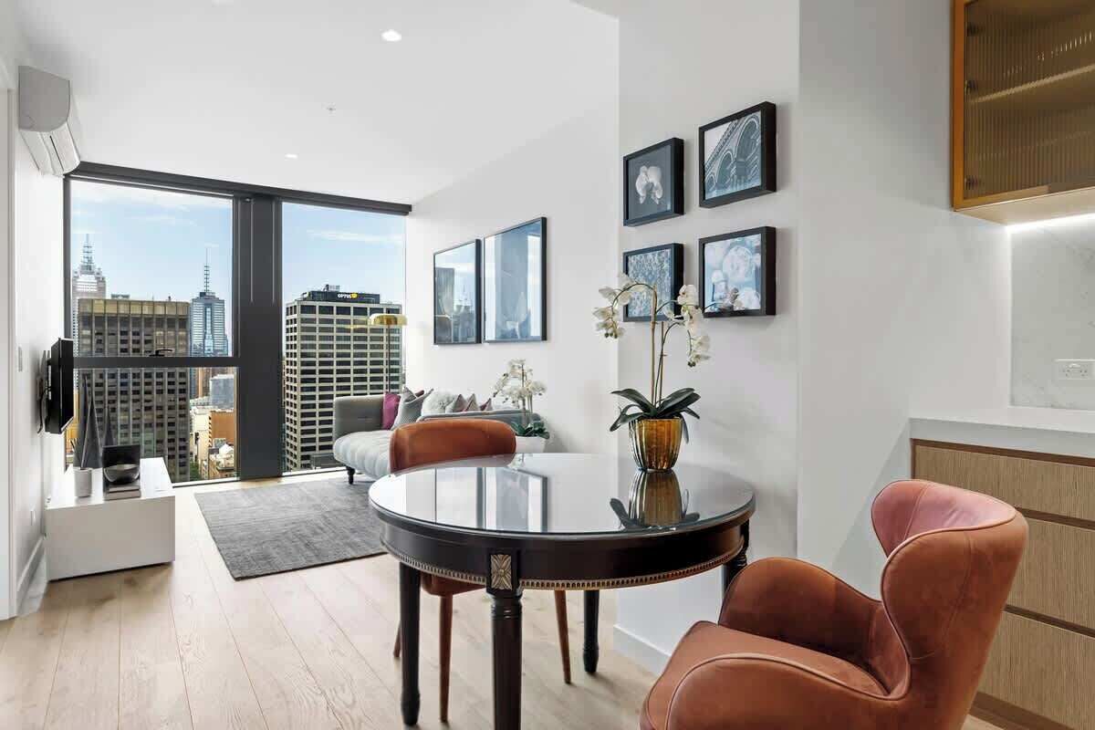 Unique Collins St Apartment With City View + Gym - Richmond