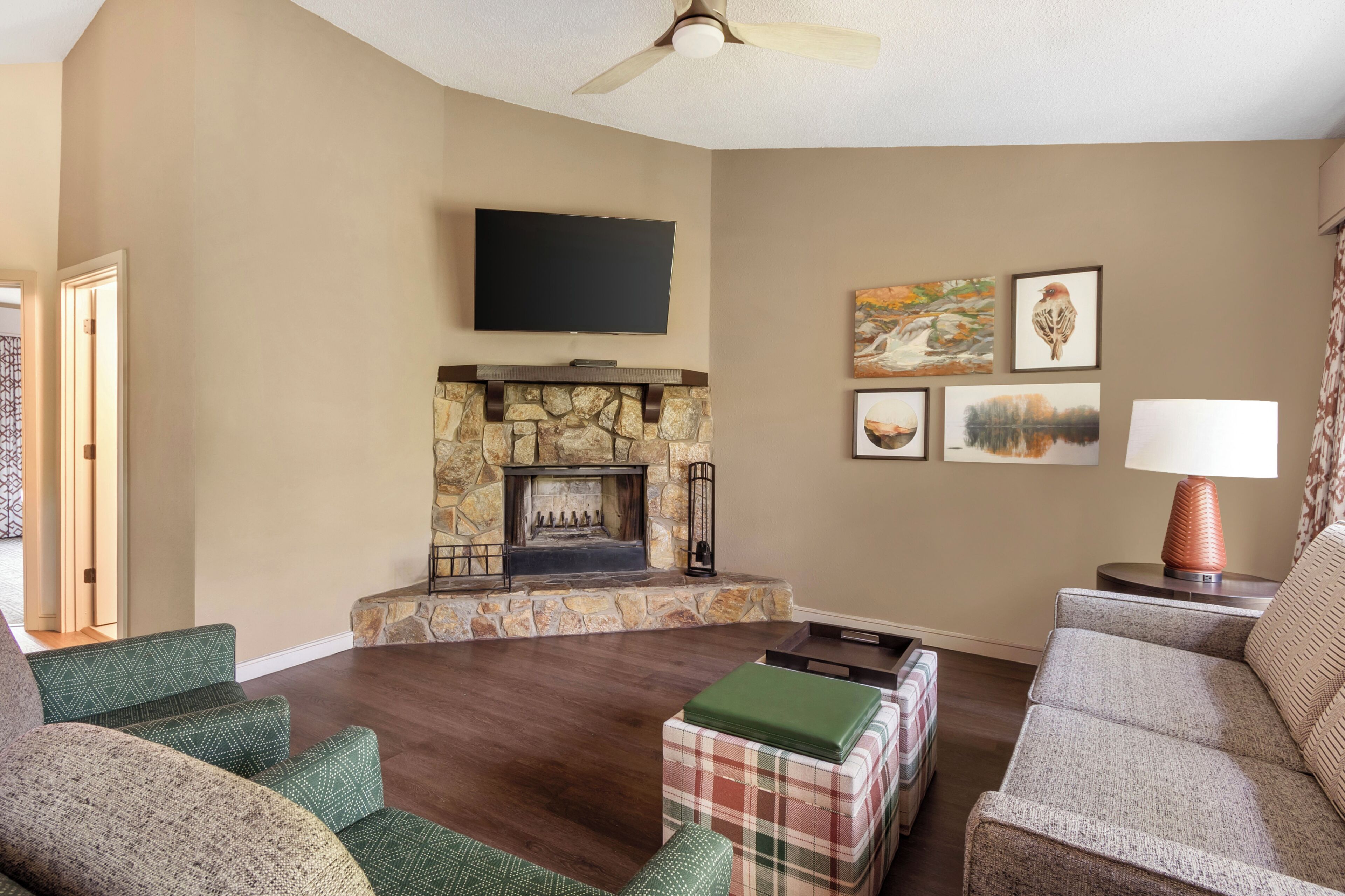 Great Adventure In North Carolina! 3 Pools, Ski Equipment Rentals, Free Parking - Cashiers, NC